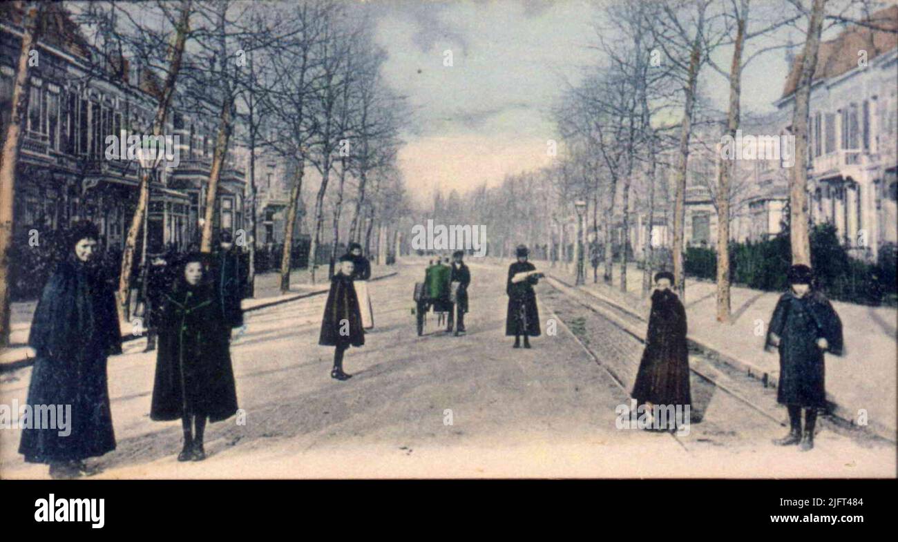 The face in the direction of the west with women in long coats; Along ...