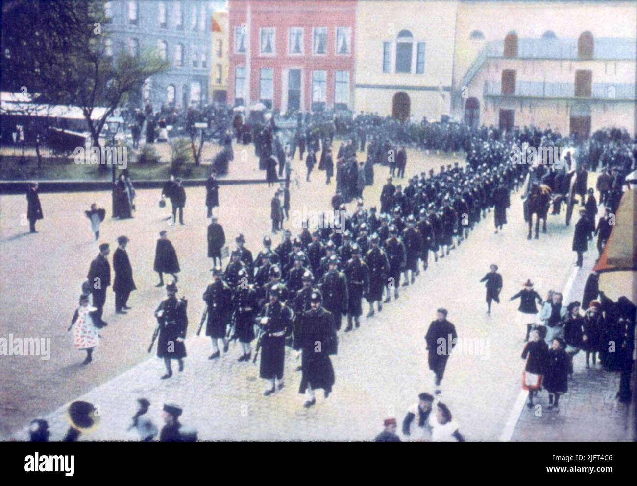 Return of the colonial reserves to their barracks on Valkhofplein. On ...