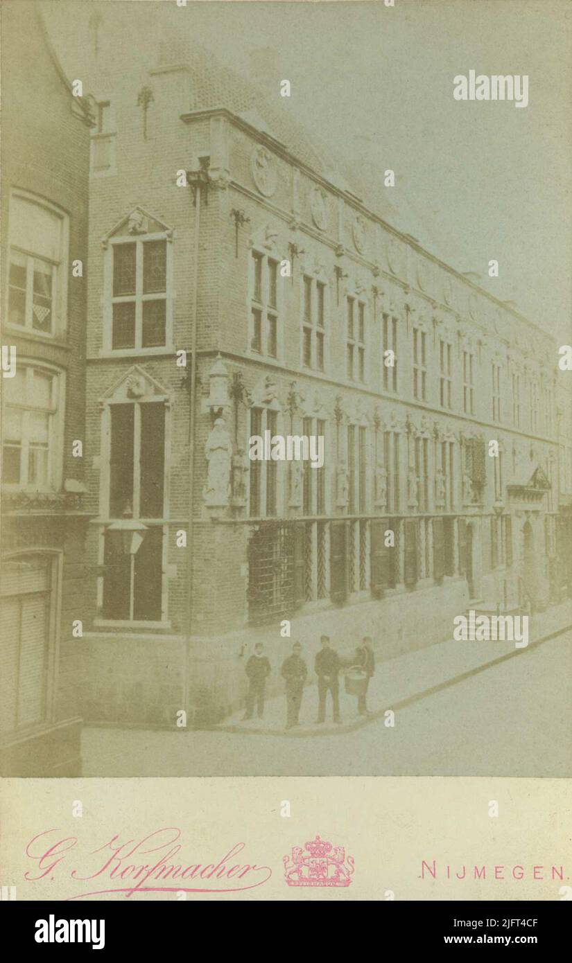 The town hall, with, on the corner of Lange Nieuwstraat, the Maria ...