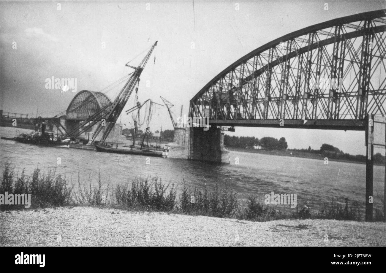 Repair work of the middle arch; The bridge was commissioned again on ...