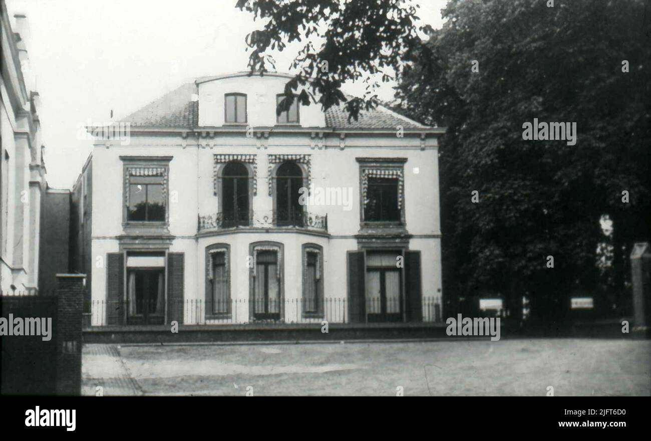 Villa van de Baron van Rijckevorsel. Right the entrance to the Valkhof ...