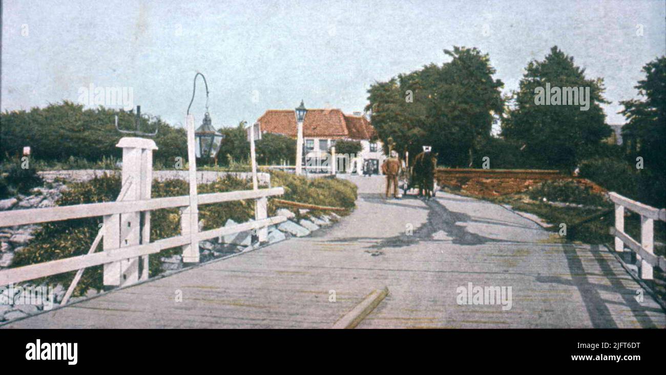 The jetty of Lent from the Gierpont "De Zeldenrust" towards the north ...