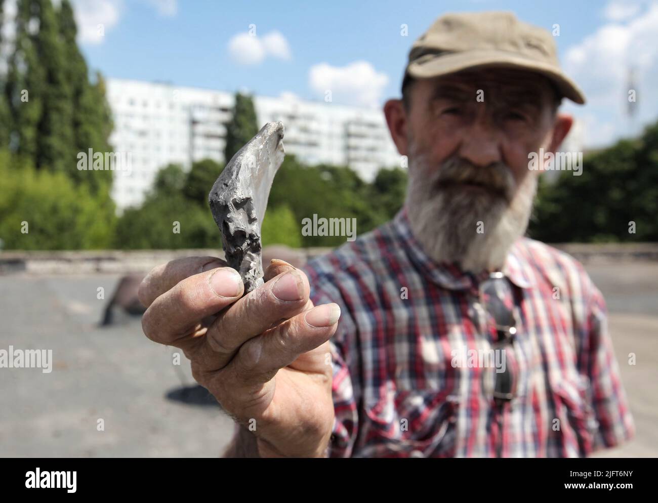 Missile shrapnel hi-res stock photography and images - Alamy