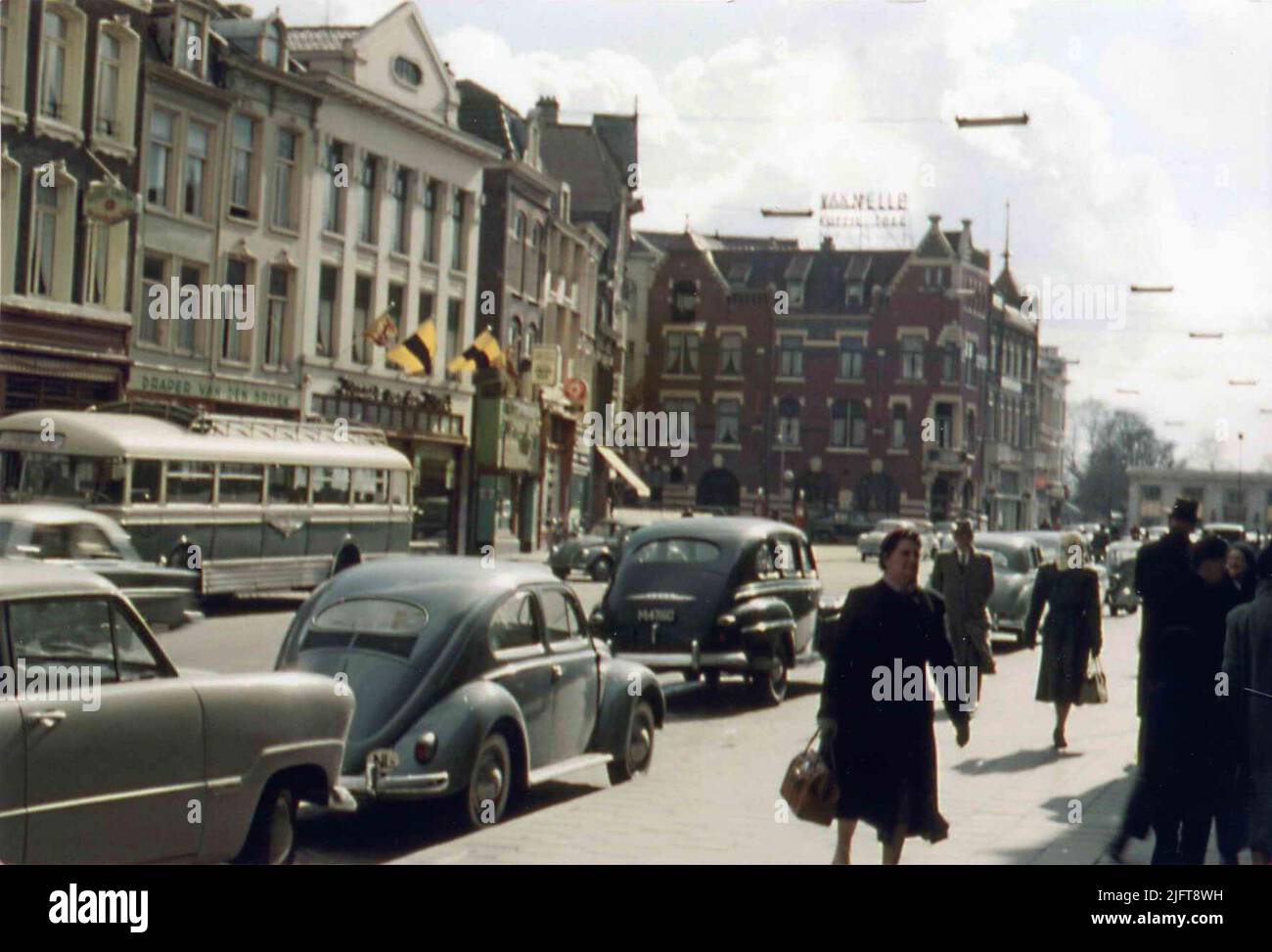 Streets from the fifties, seen in the direction of Keizer Karelplein ...