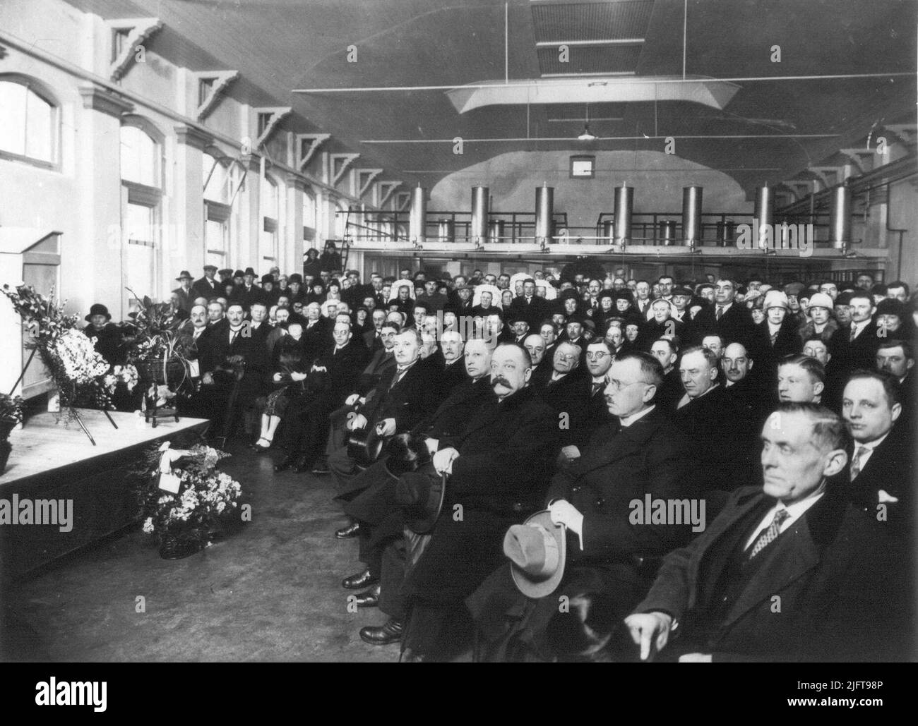 Board members, guests and members at the opening in the Melkerij Lent ...