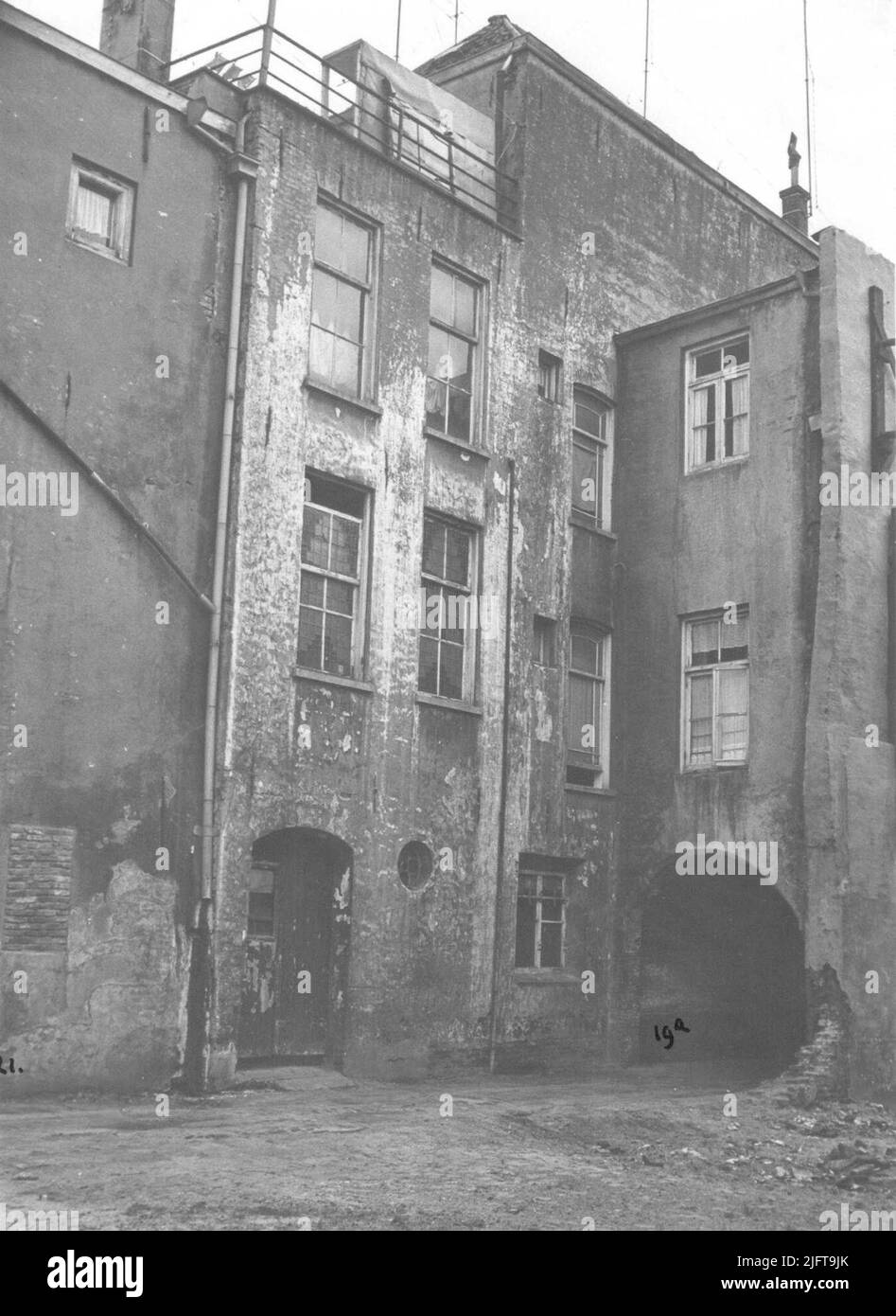 The courtyard in the middle of the north wall of the Smidstraat, which ...