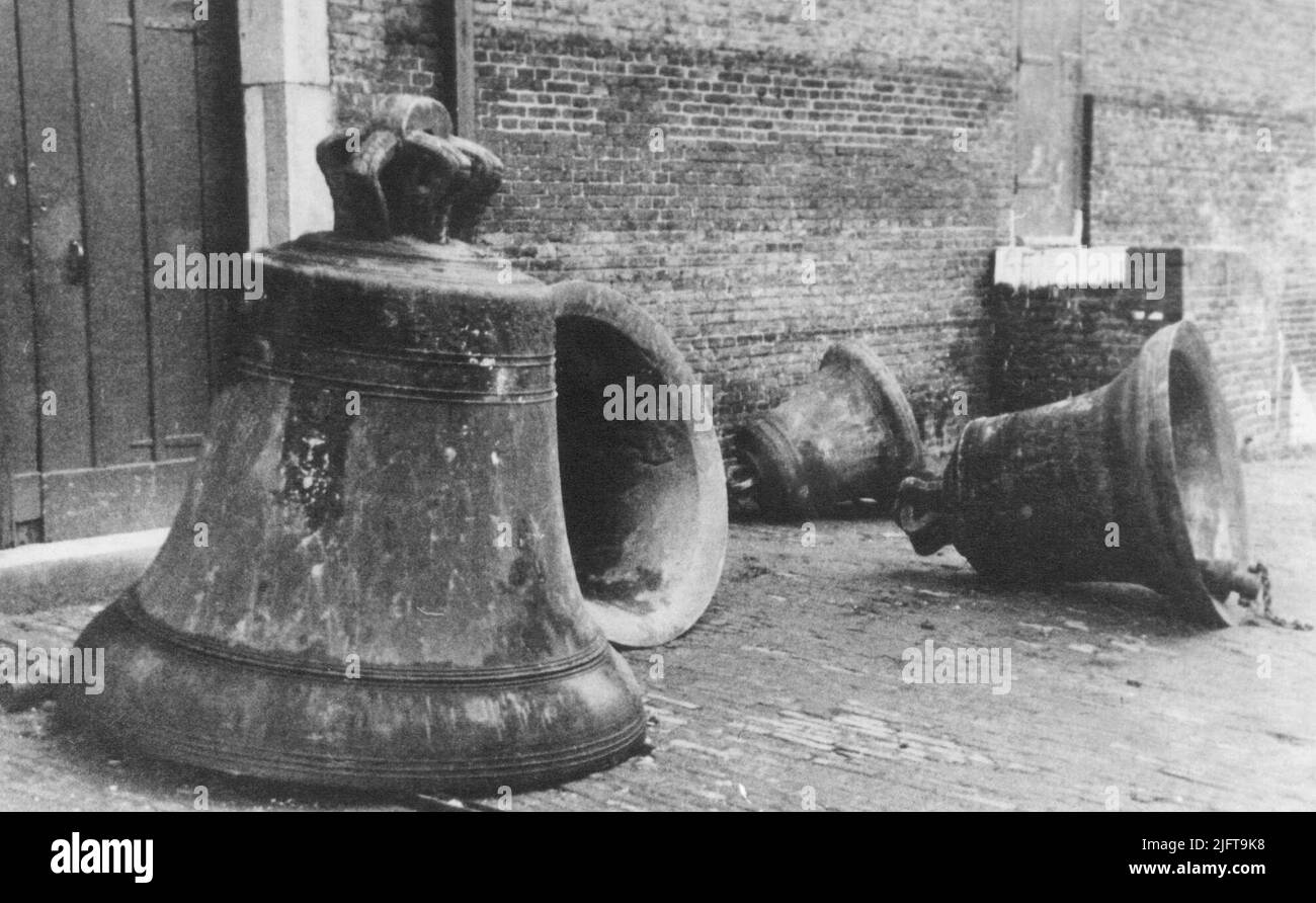 Four bells from the St. Stevenskerk, on the St. Stevenskerkhof ...