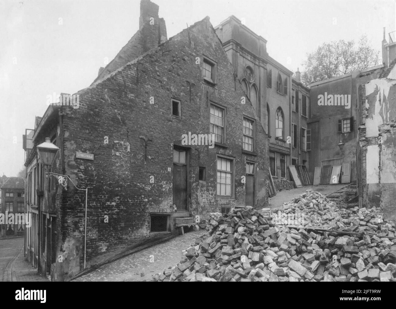On the right the Bat-Bouwe-Zate Castle (Hello Castle), during the ...
