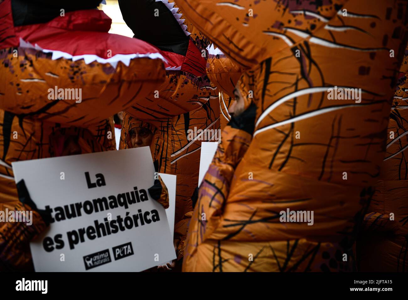Pamplona , Juli 5, 2022.Demonstrators protest against bullfighting in ...