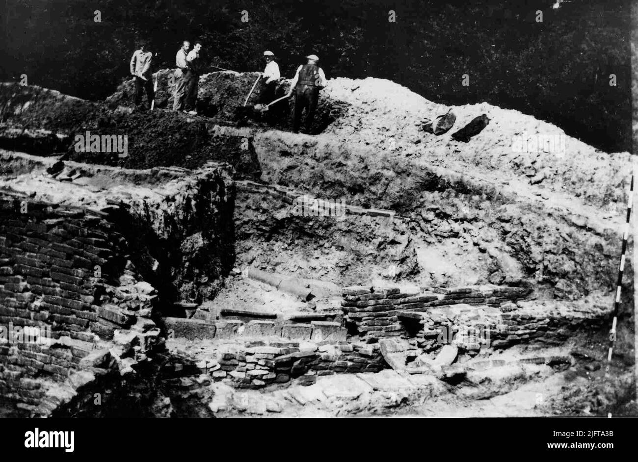 Excavation of the Roman pot and tile bakery on the Holdeurn led by Dr ...