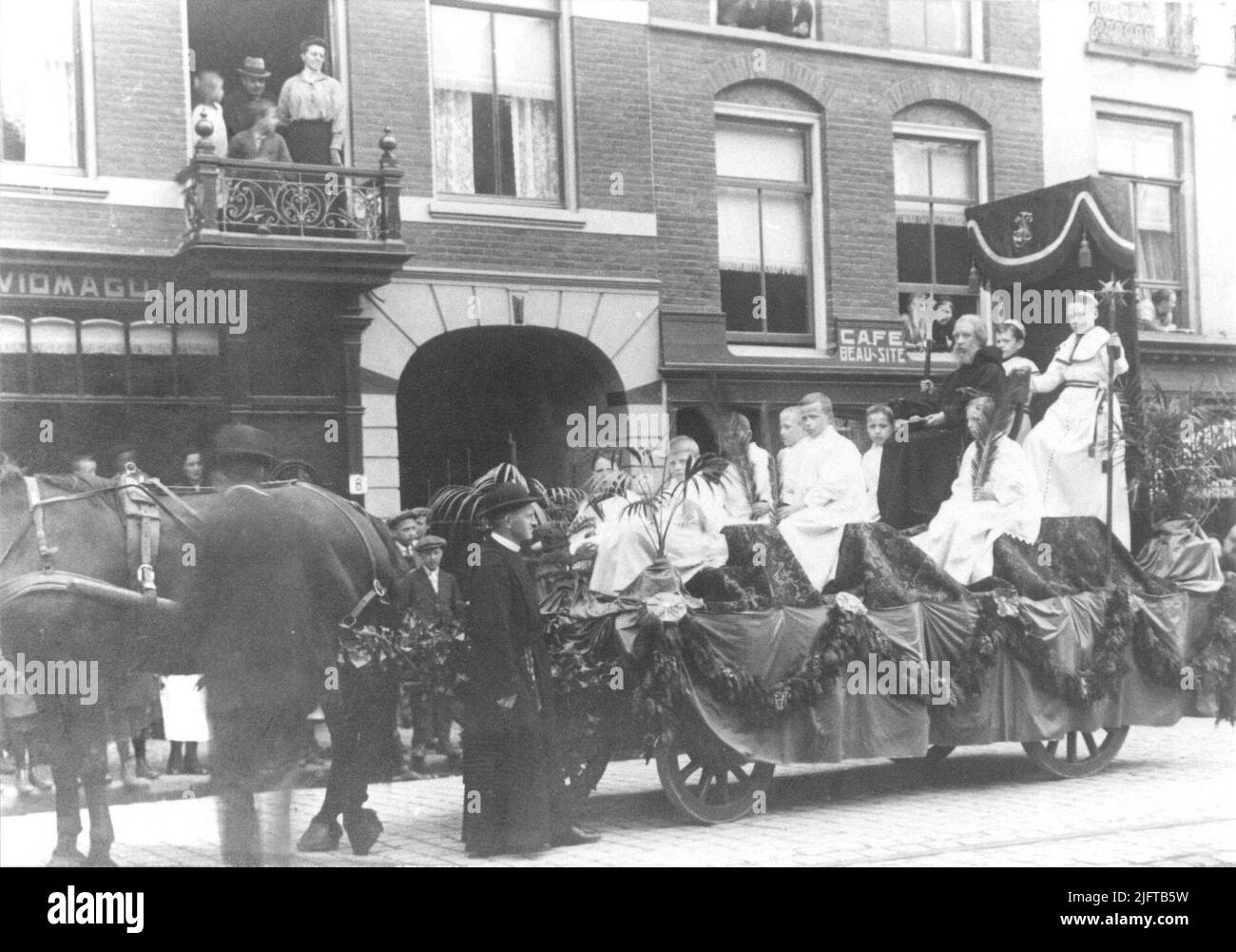 Procession of students B.G.V. † A float "Java at the heart" with ...