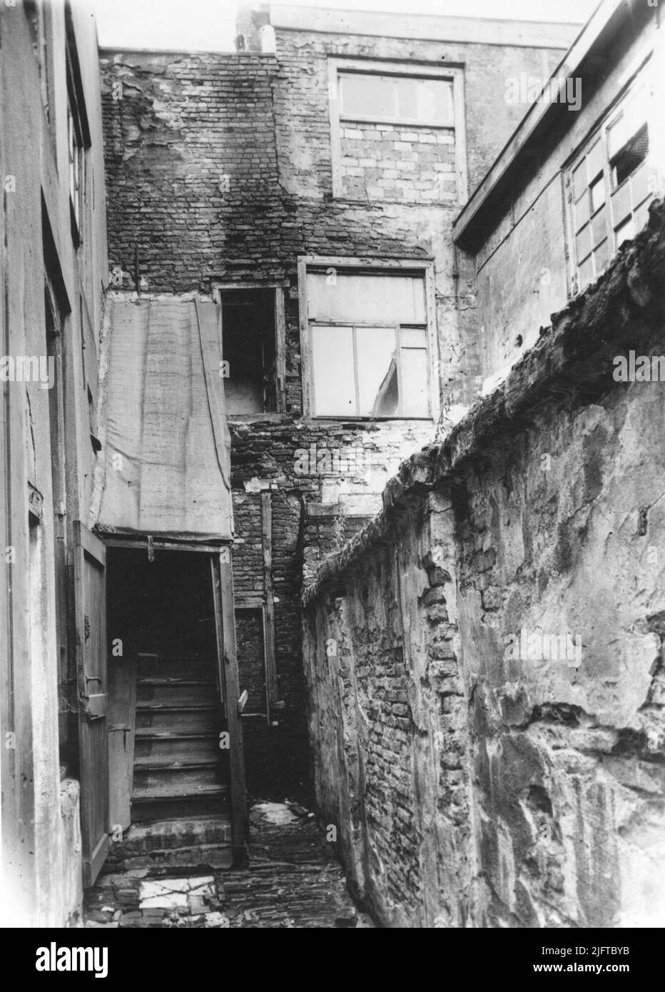 Front view building rear Black and White Stock Photos & Images - Alamy