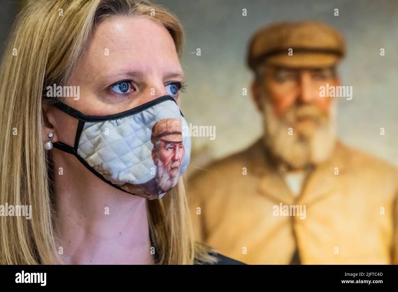 Old tom morris portrait hi-res stock photography and images - Alamy