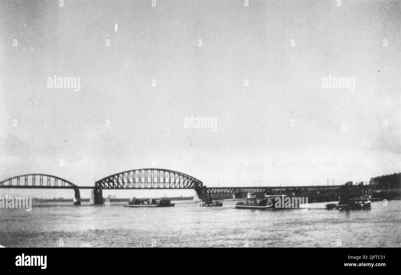 The restored middle arch of the railway bridge Stock Photo - Alamy