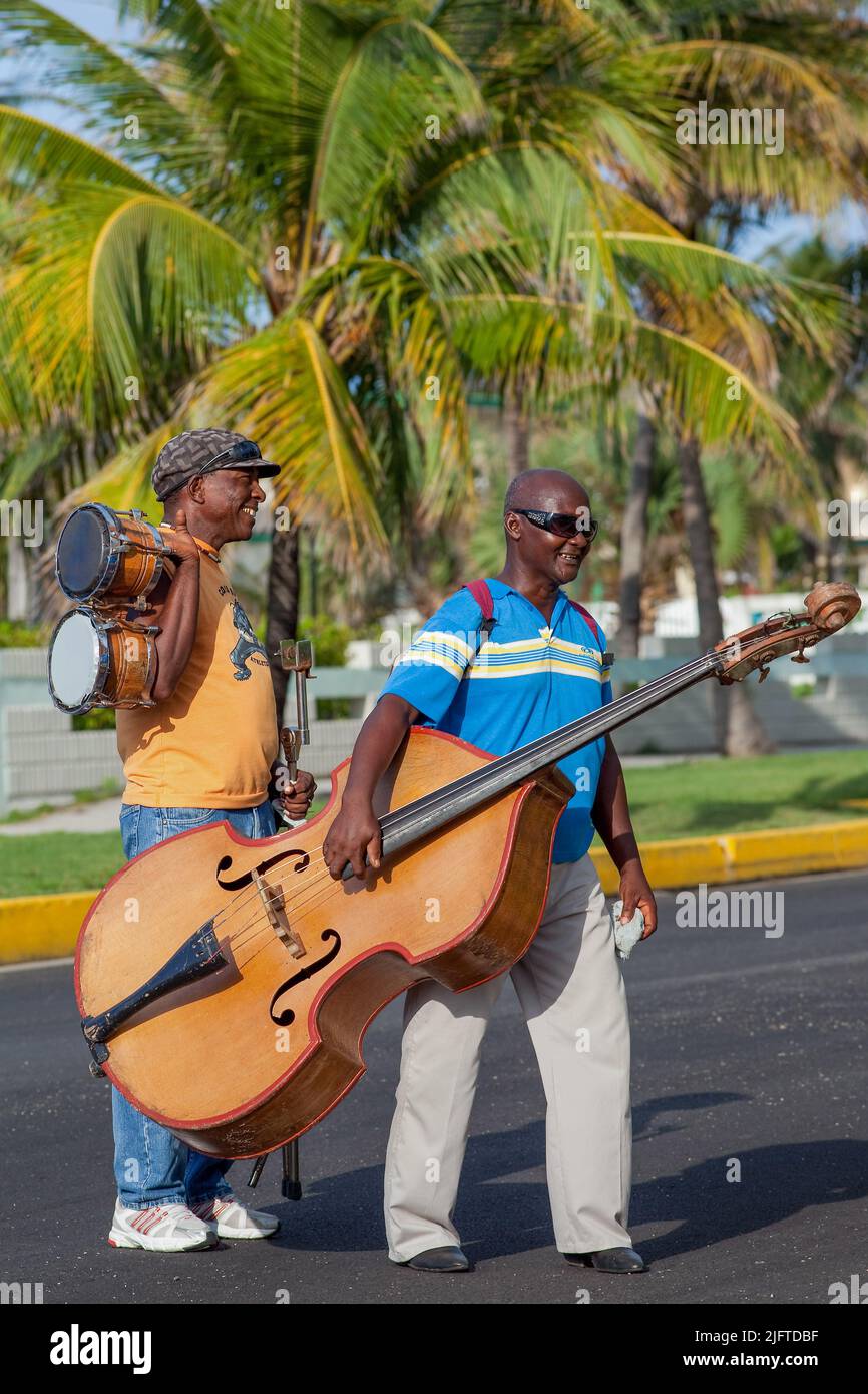 Musical instruments for cuba hi-res stock photography and images - Alamy