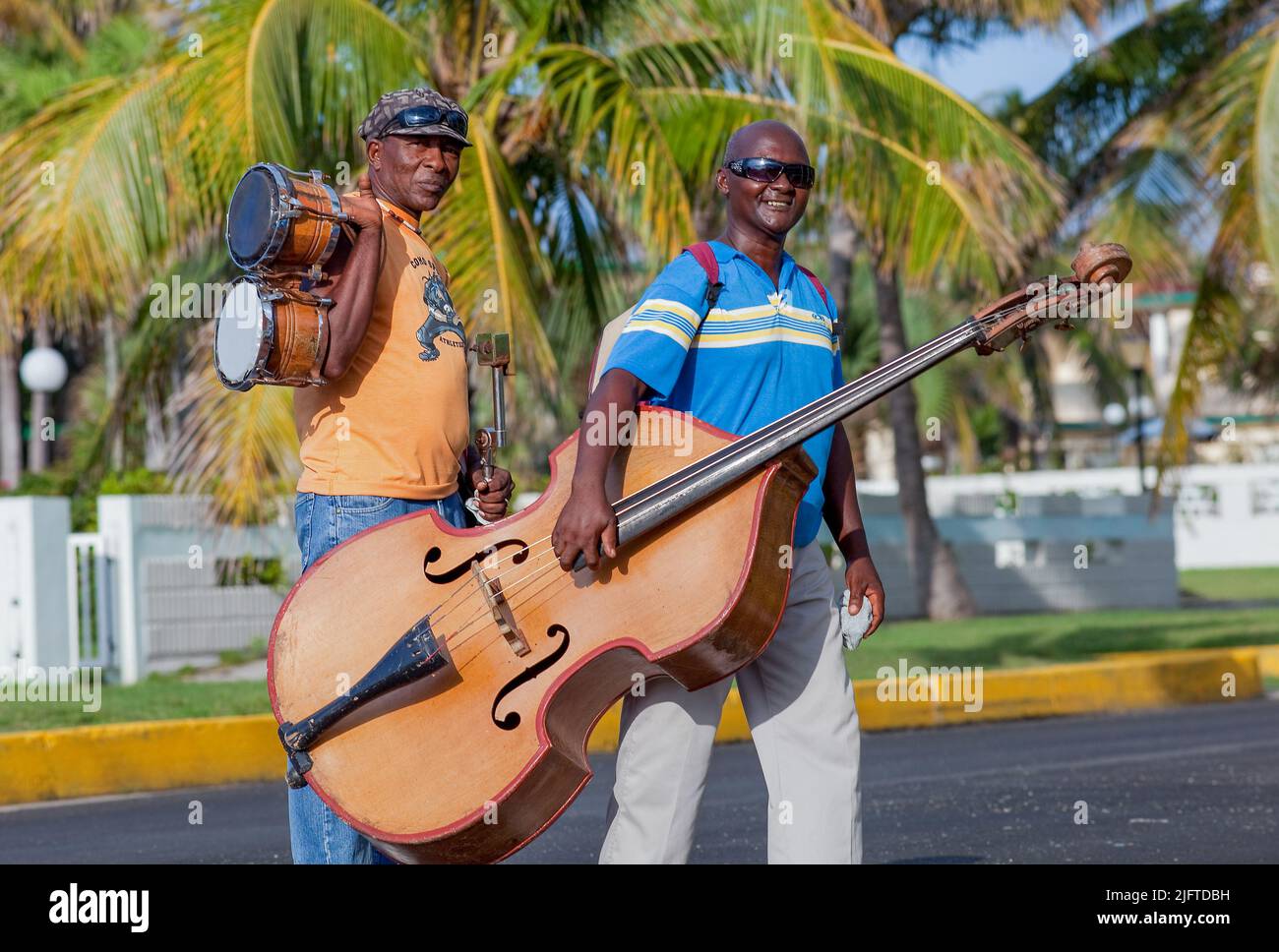Musical instruments for cuba hi-res stock photography and images - Alamy