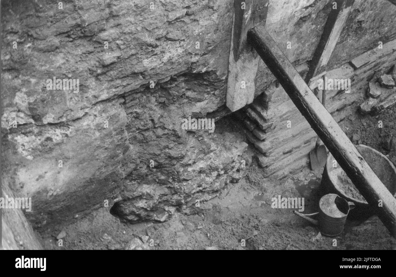A peat stone wall at the Besiendershuis Stock Photo - Alamy