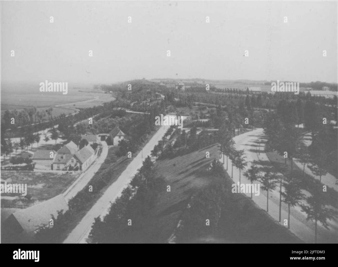 The Ooypolder seen from the Belvédère. In the middle the Hunnerweg ...