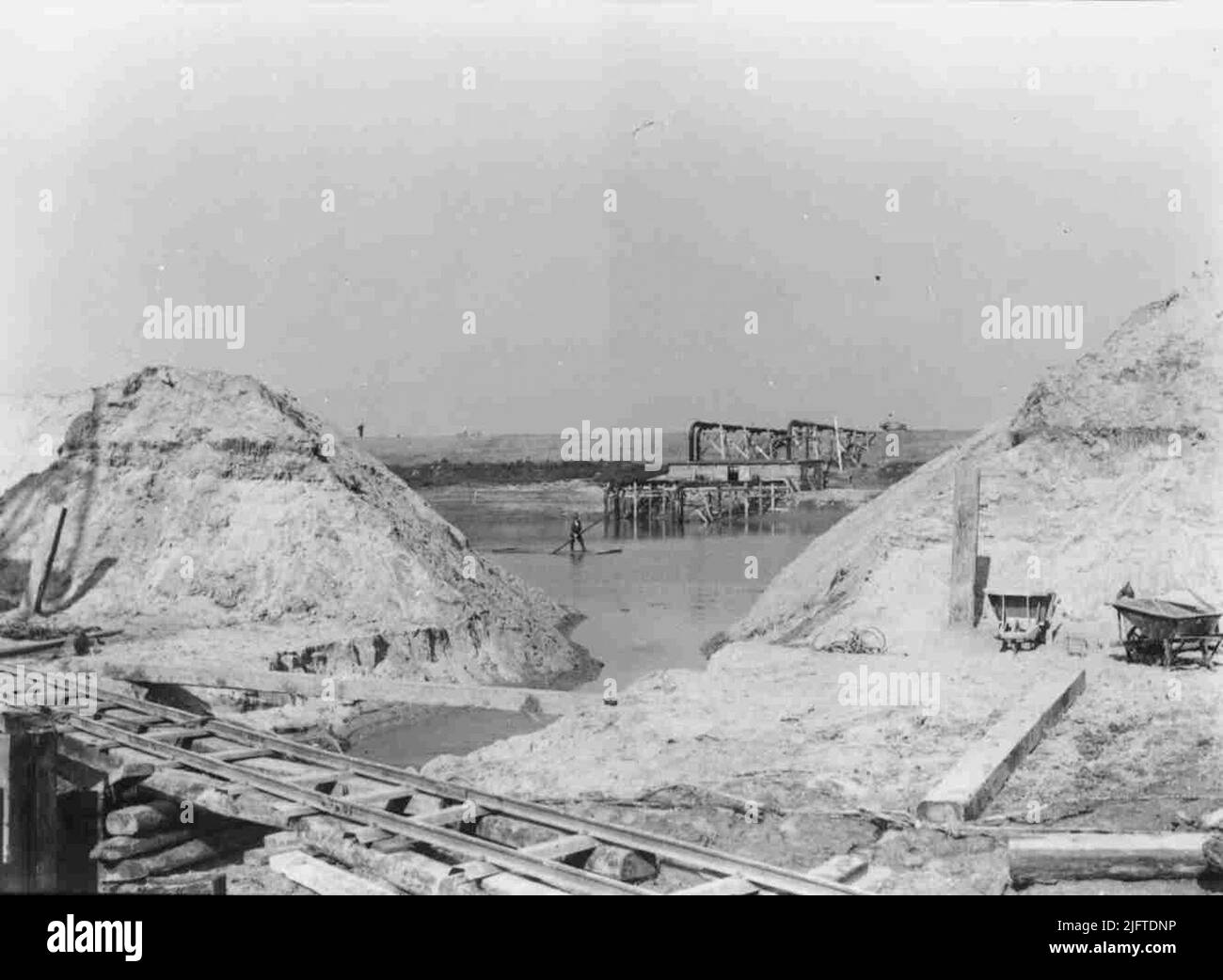 Excavation work and construction auxiliary bridge for the (center ...