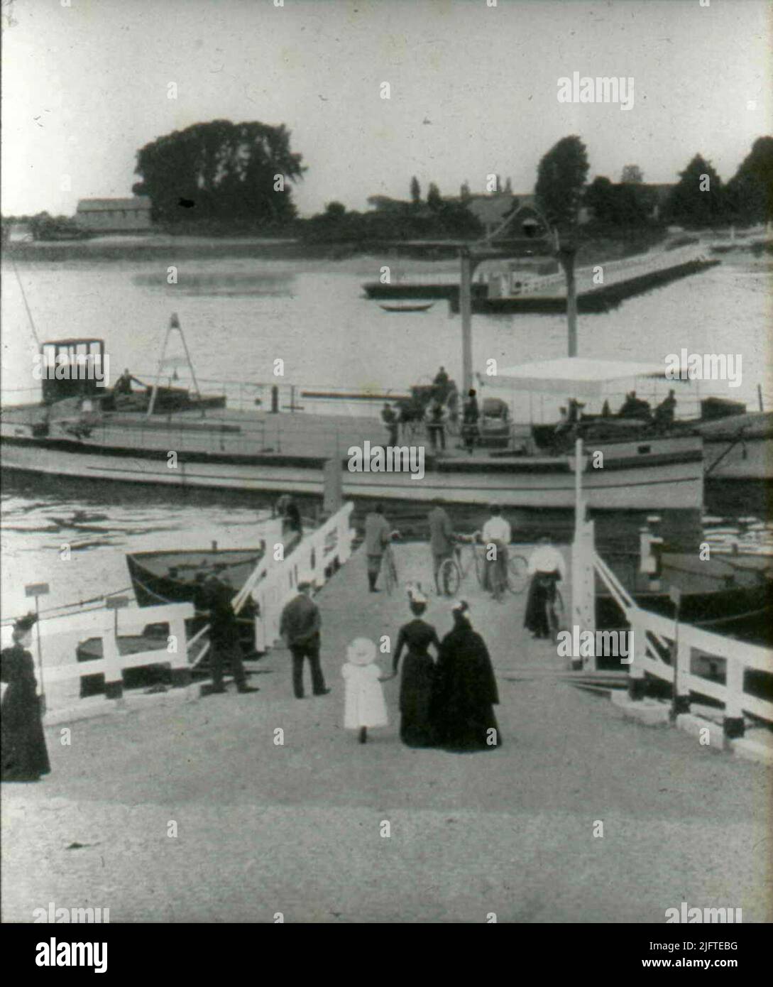Gierpont "De Zeldenrust" on the jetty in Nijmegen with passengers Stock ...