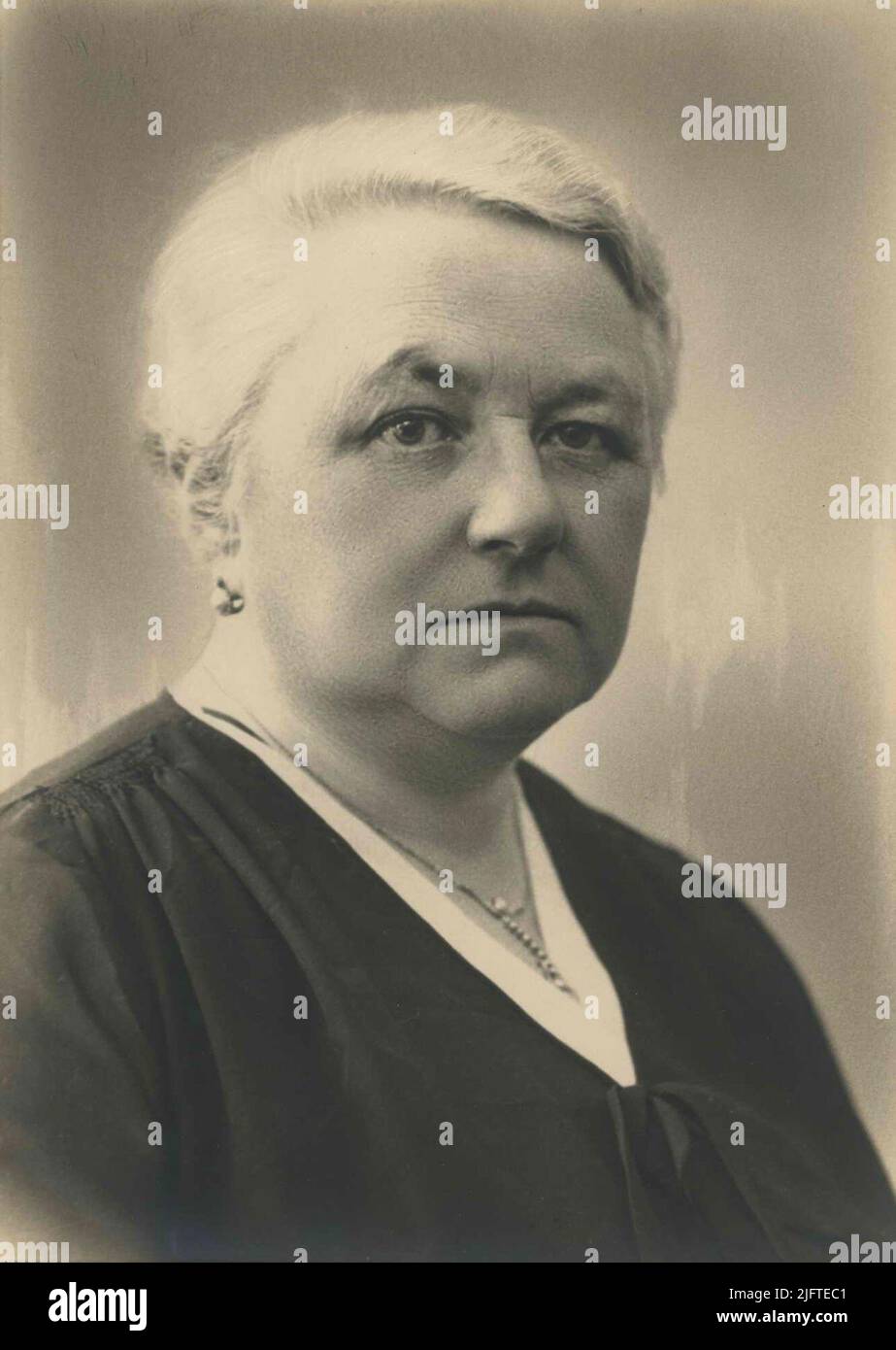 Portrait of Maria Joanna Josephina de Beer (28/08/1877 - 30/07/1968 ...