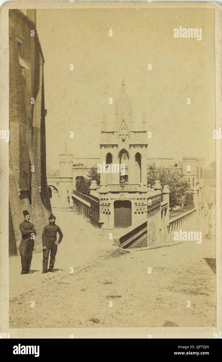 The entrance and gate of Castle Bat-Bouwe-Zate (Castle Hello Stock ...