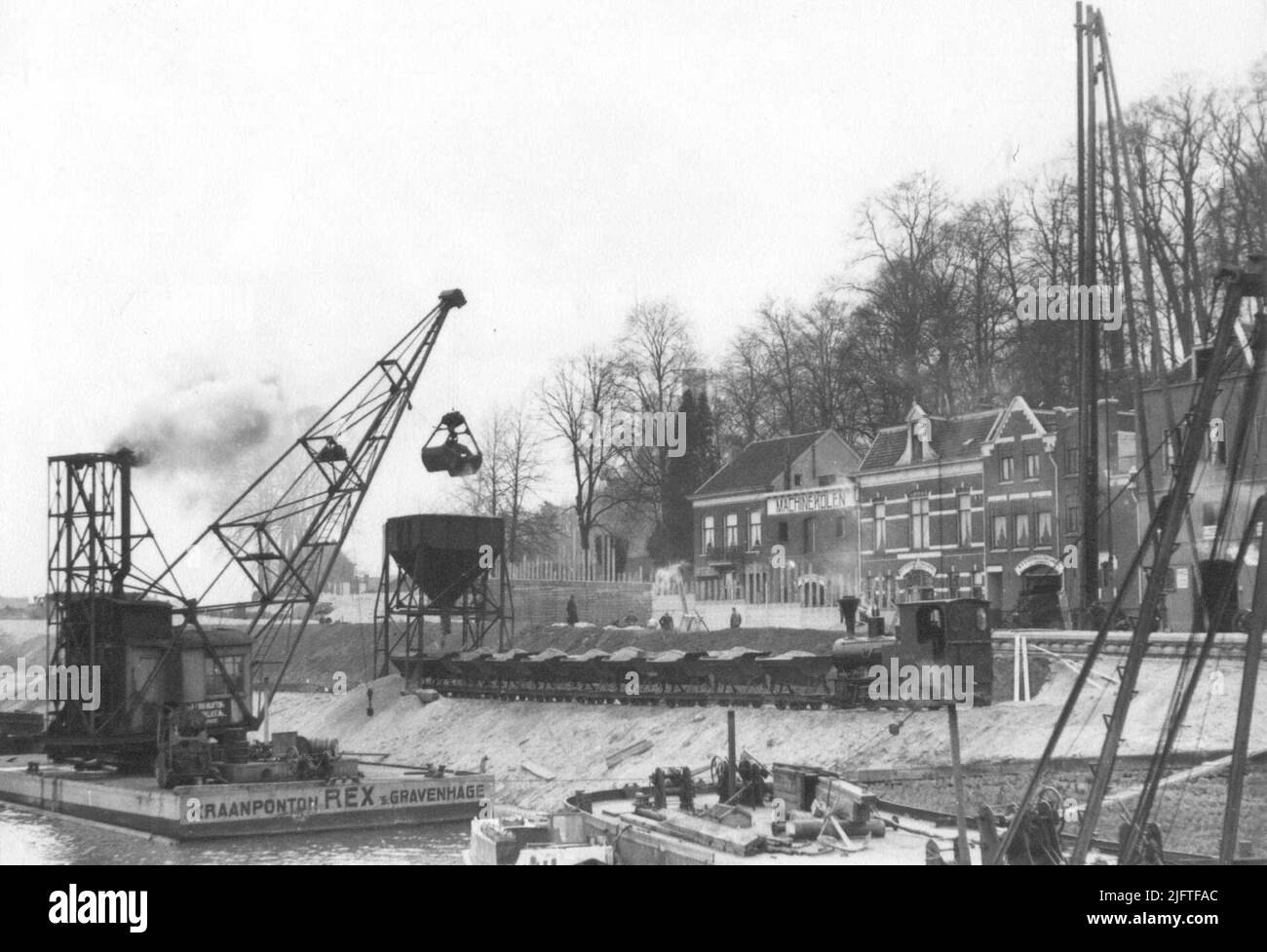 Traffic and river Black and White Stock Photos & Images - Alamy