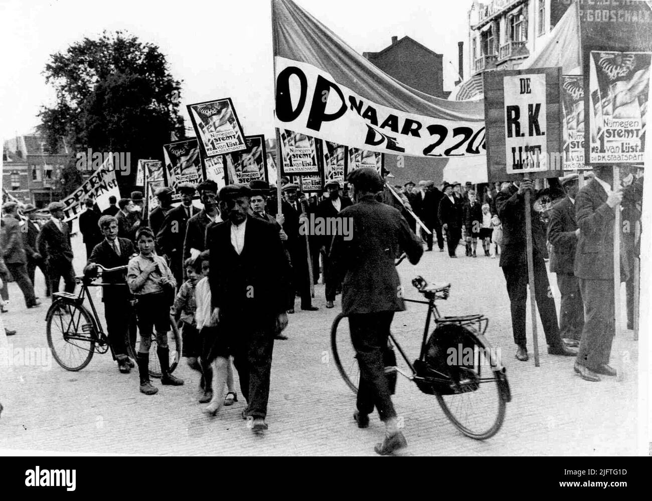 Electoral right Black and White Stock Photos & Images - Alamy