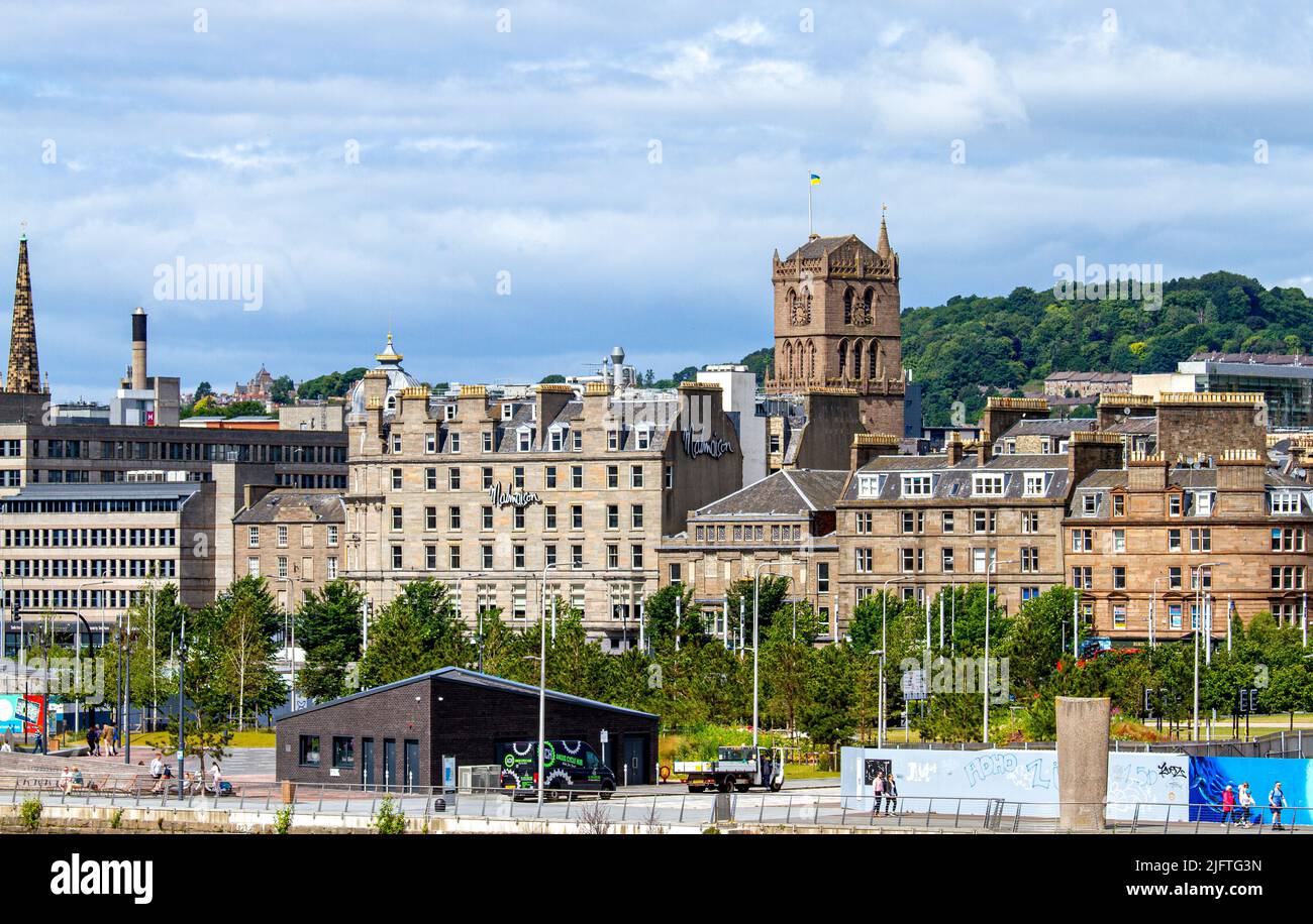 Dundee, Tayside, Scotland, UK. 5th July, 2022. UK Weather: Cloudy skies ...