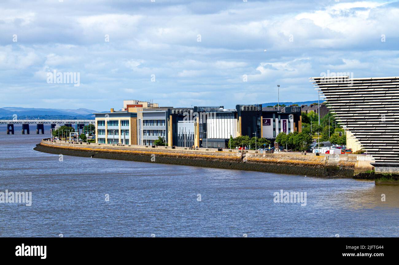Dundee, Tayside, Scotland, UK. 5th July, 2022. UK Weather: Cloudy skies ...