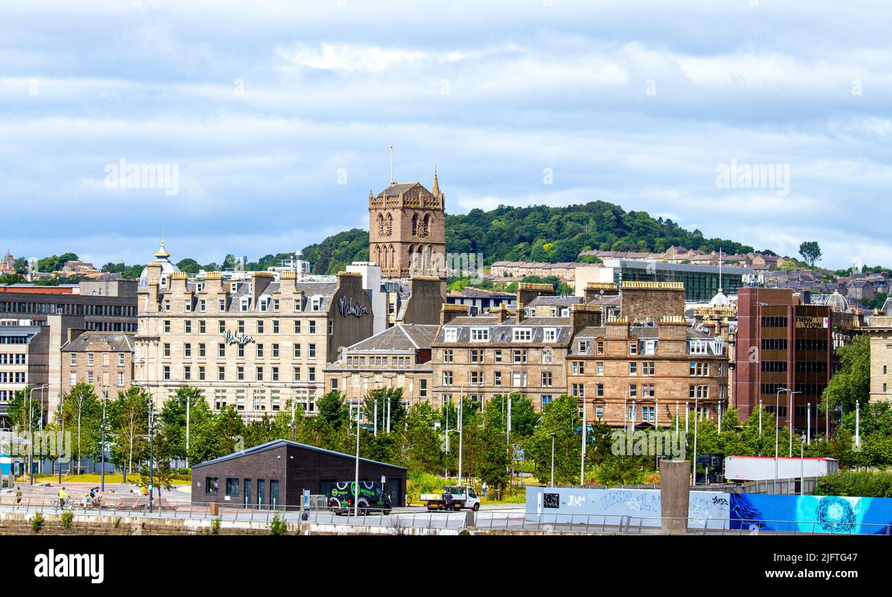 Dundee, Tayside, Scotland, UK. 5th July, 2022. UK Weather: Cloudy skies ...