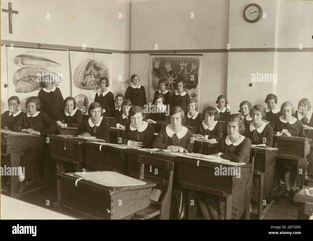 Class photo of 4th class of Gymnasium Mater Dei Stock Photo - Alamy