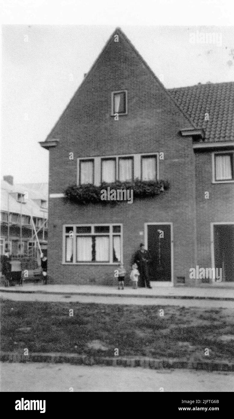 Building construction corner site Black and White Stock Photos & Images ...