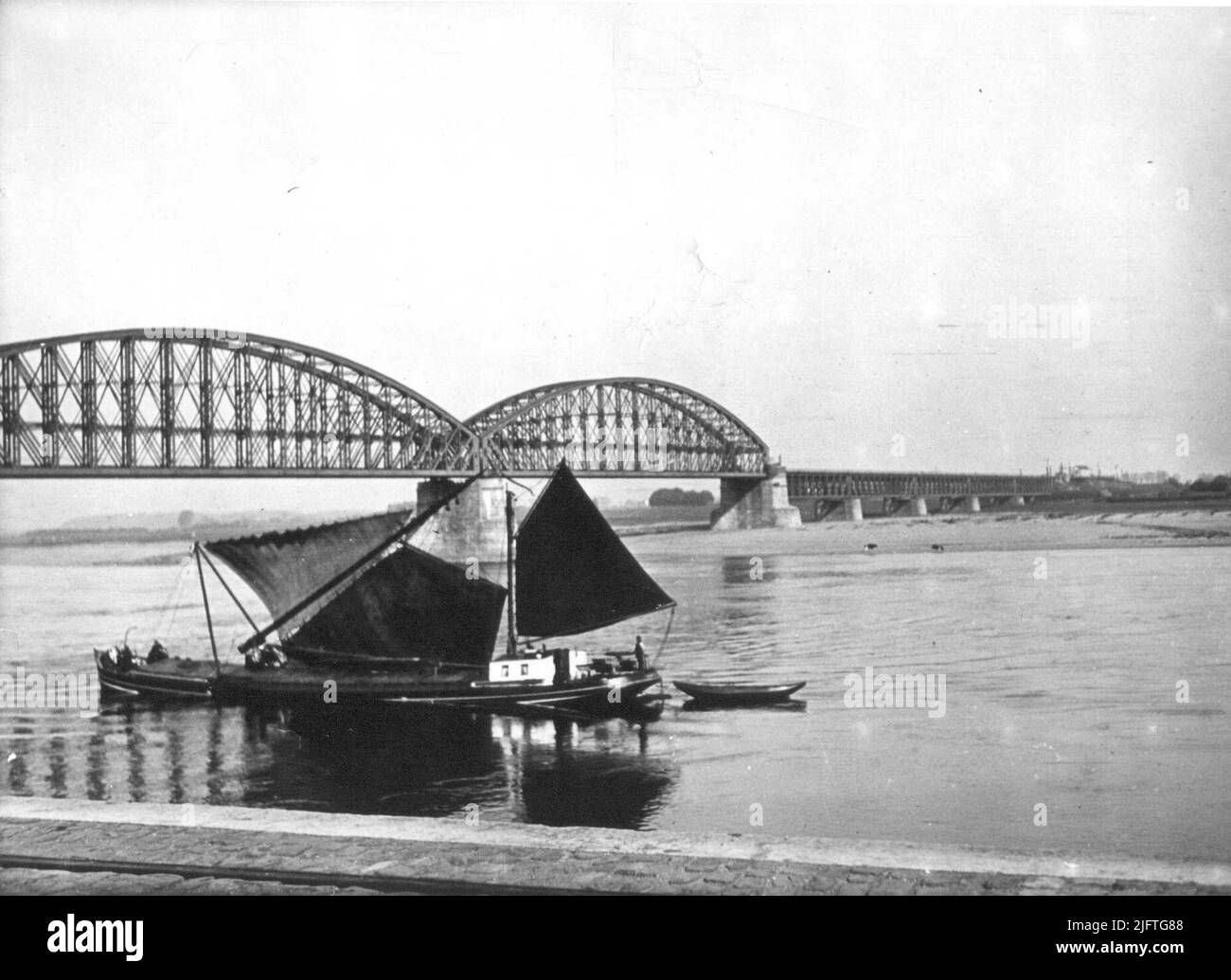 Sailing on river view from Black and White Stock Photos & Images - Alamy