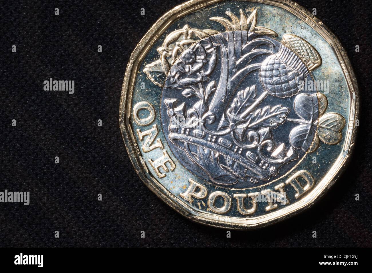 Coat of arms 1 pound coin hi-res stock photography and images - Alamy