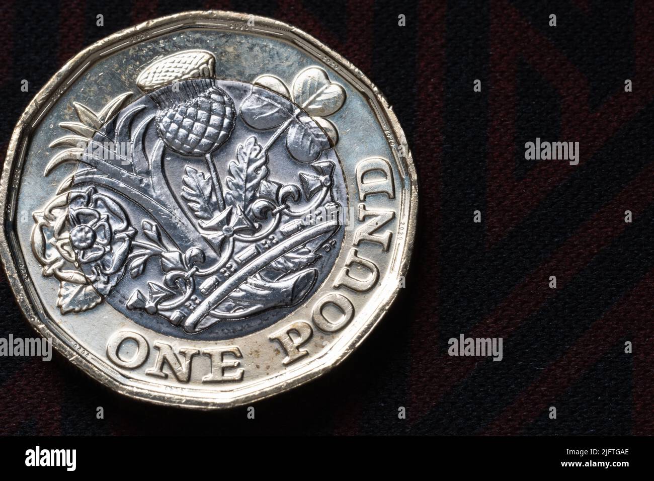 Coat of arms 1 pound coin hi-res stock photography and images - Alamy