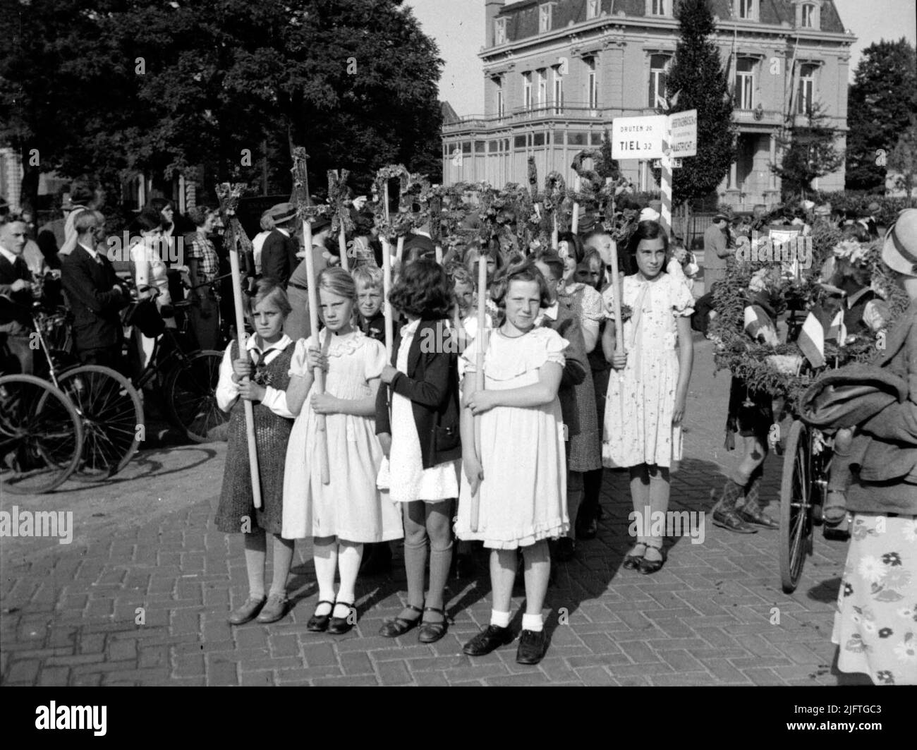 The engagement of Prince Bernhard and Princess Juliana Stock Photo - Alamy