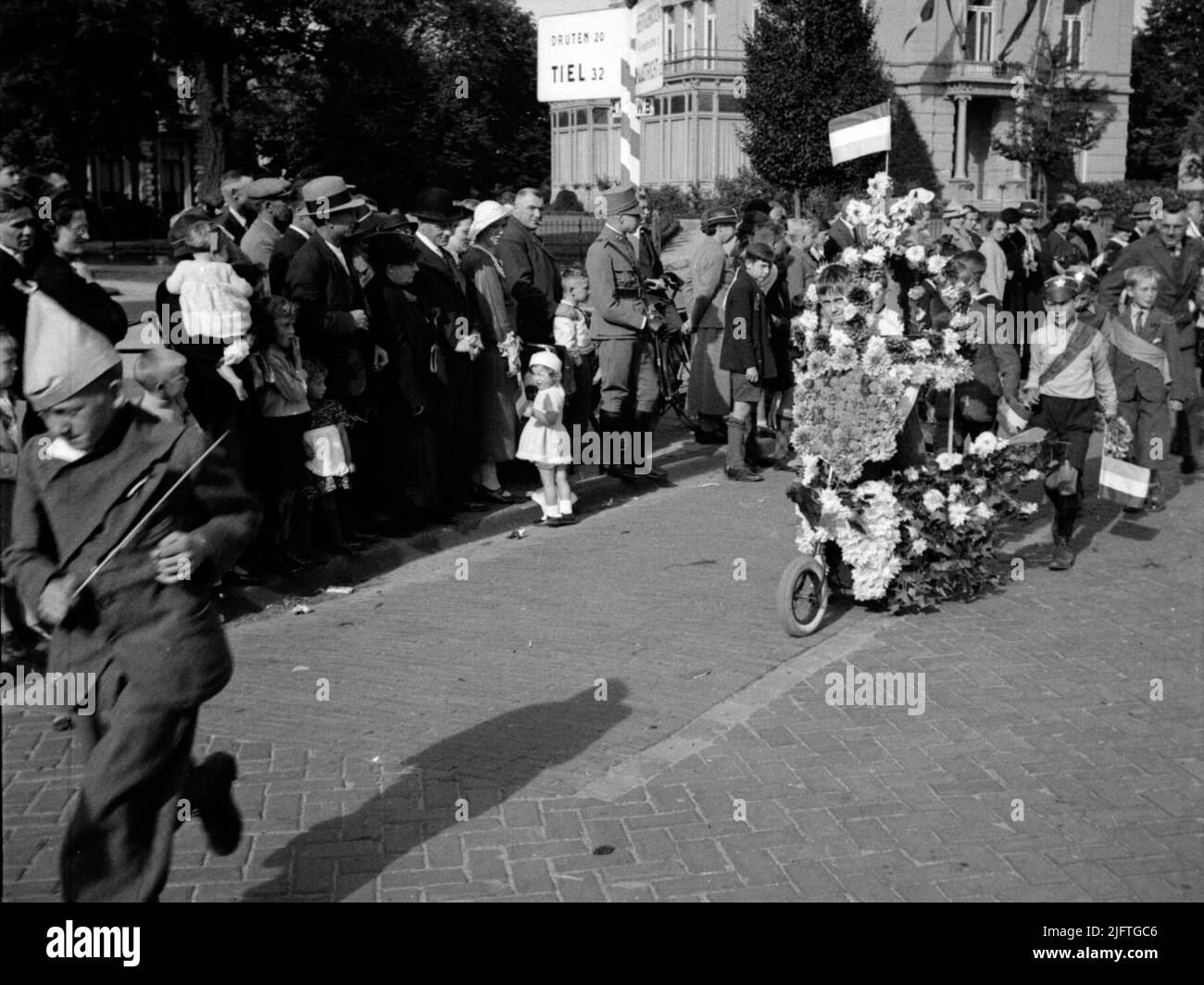 The engagement of Prince Bernhard and Princess Juliana Stock Photo - Alamy