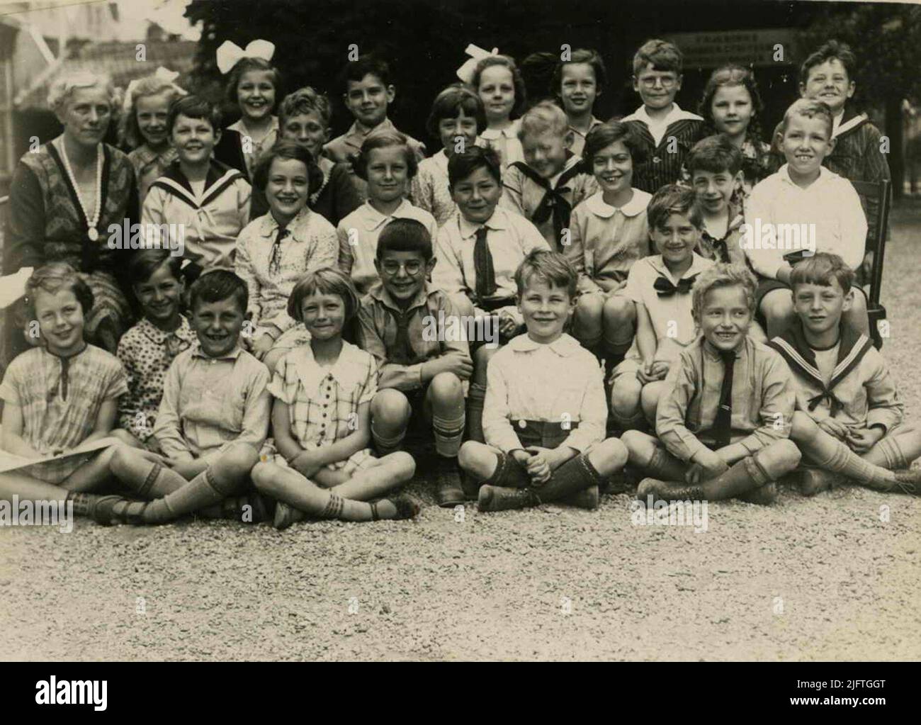 Class photo of the 2nd class of the Nutsschool with teachers Ms ...