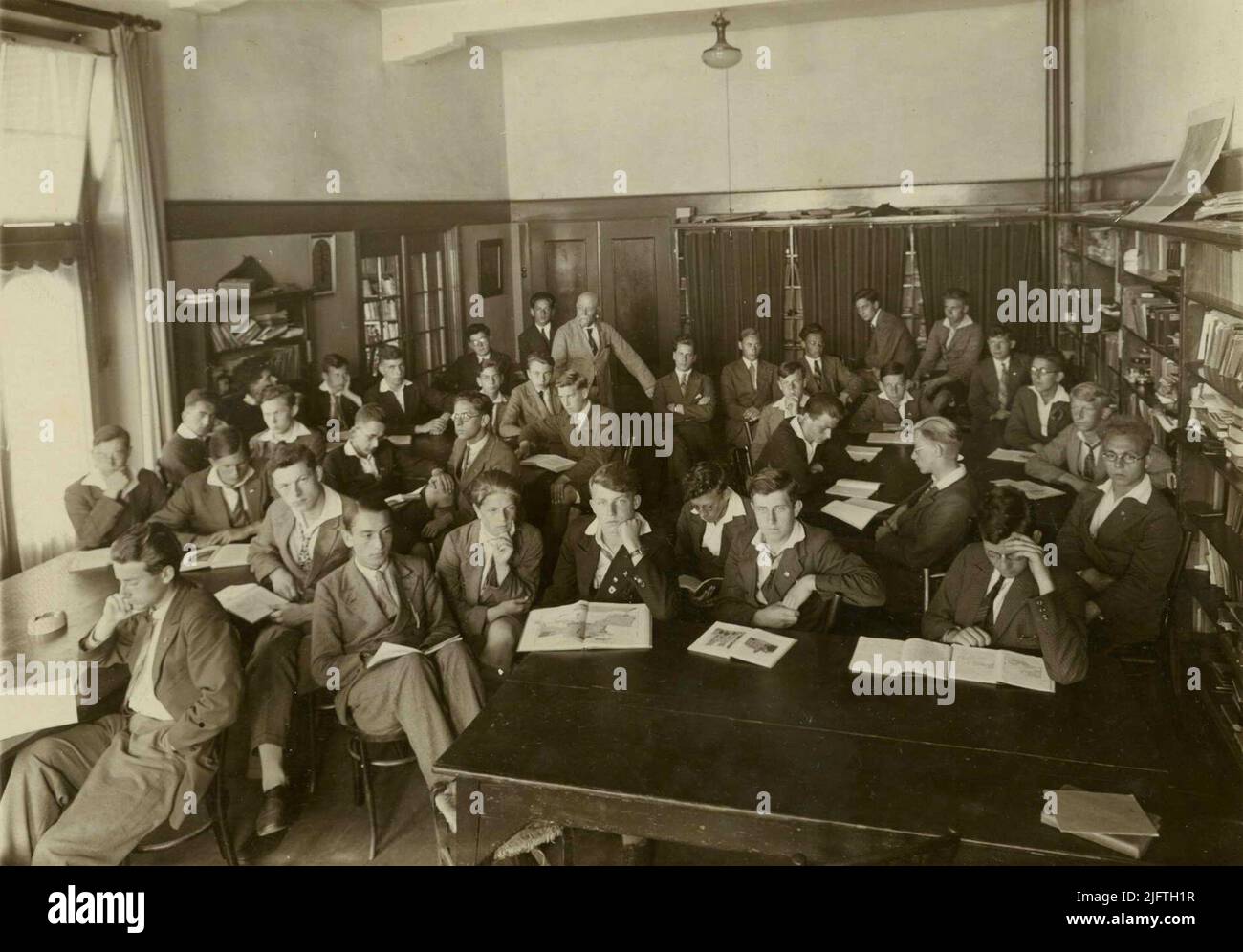 In the Library (?) Of the boarding school of Klokkenberg Klokkenberg ...