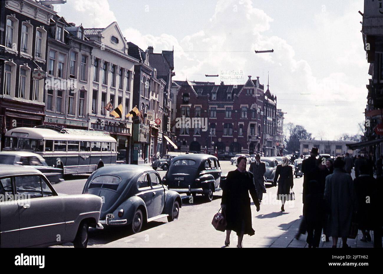 Streets from the fifties, seen in the direction of Keizer Karelplein ...