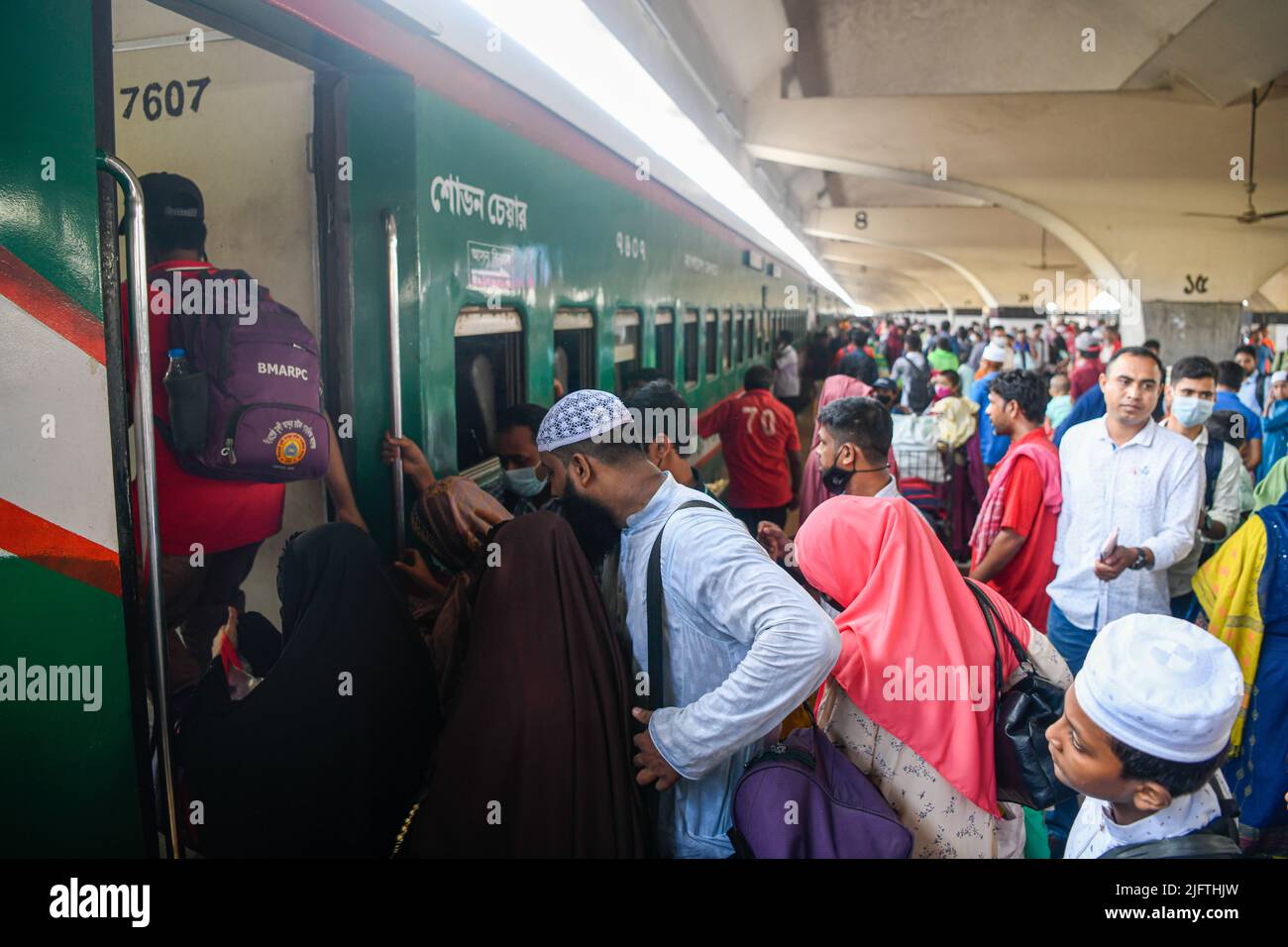 Bangladeshi train hi-res stock photography and images - Alamy