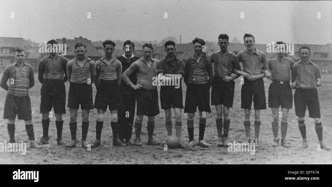 Archival sports team group photo Black and White Stock Photos & Images ...