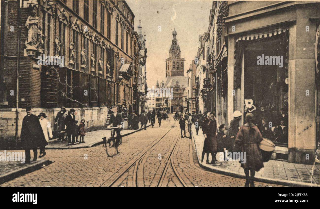On the right the building of Peek & Cloppenburg Stock Photo - Alamy