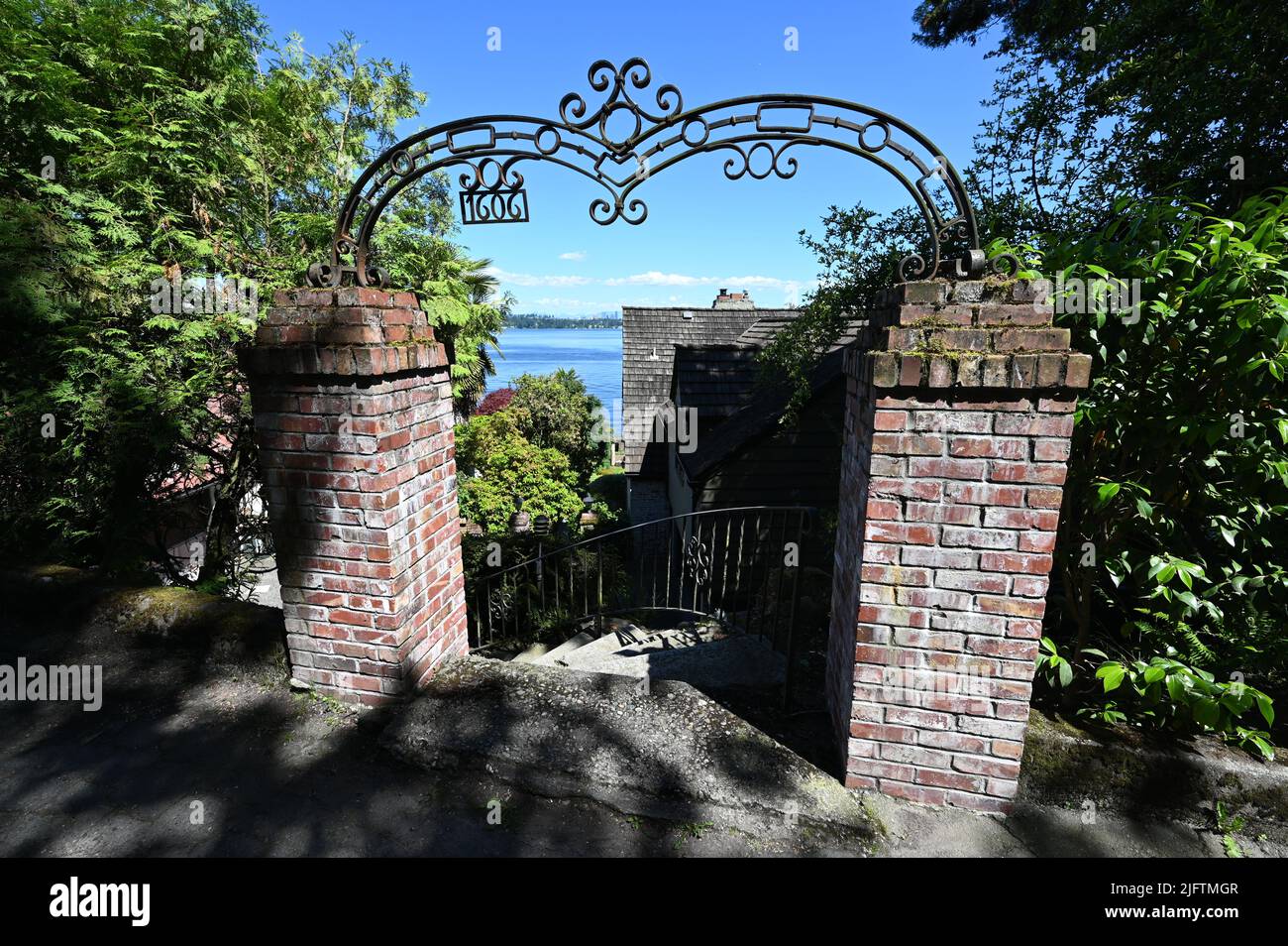 View through bushes to gate hi-res stock photography and images - Alamy