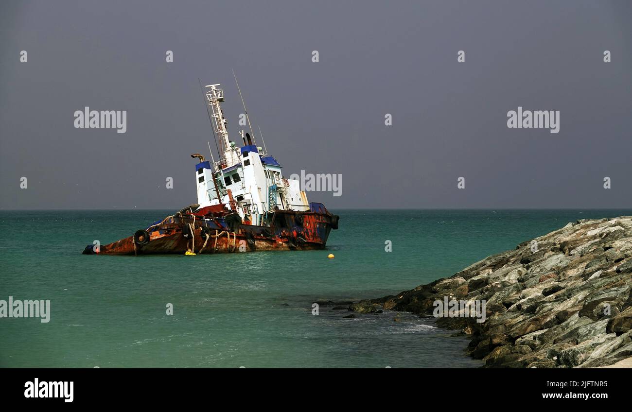 Wave hit ship hi-res stock photography and images - Alamy