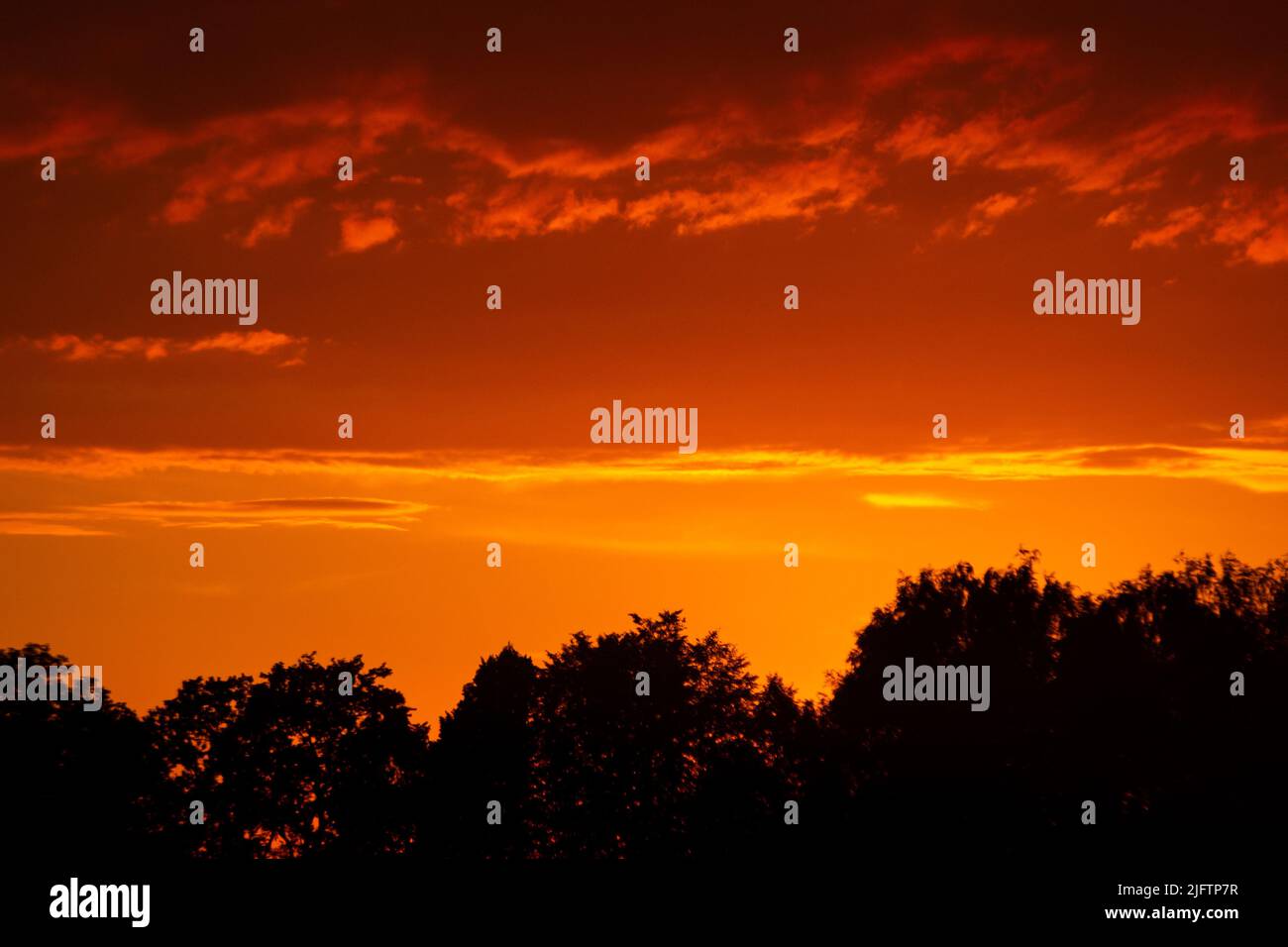 Orange colored sunset hi-res stock photography and images - Alamy