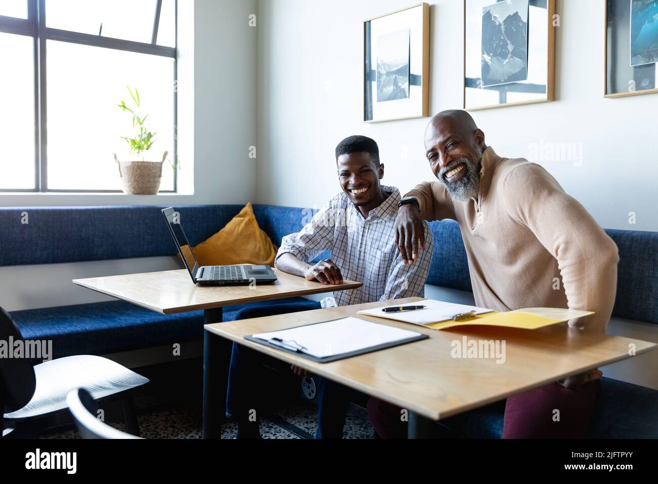 Businessmen smiling at office desk hi-res stock photography and images ...