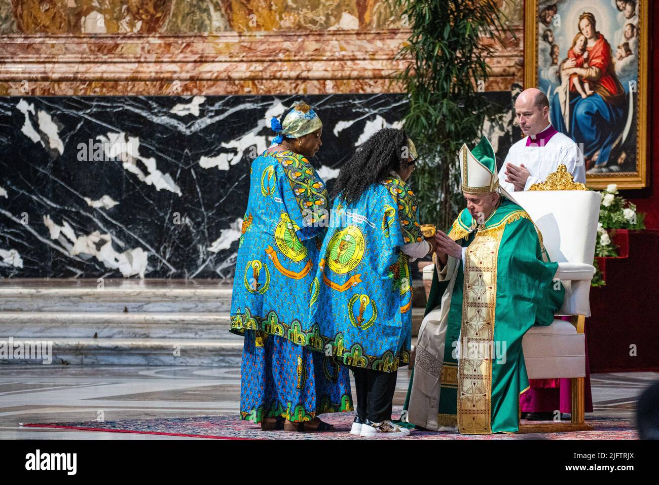 Offertory at mass hi-res stock photography and images - Alamy