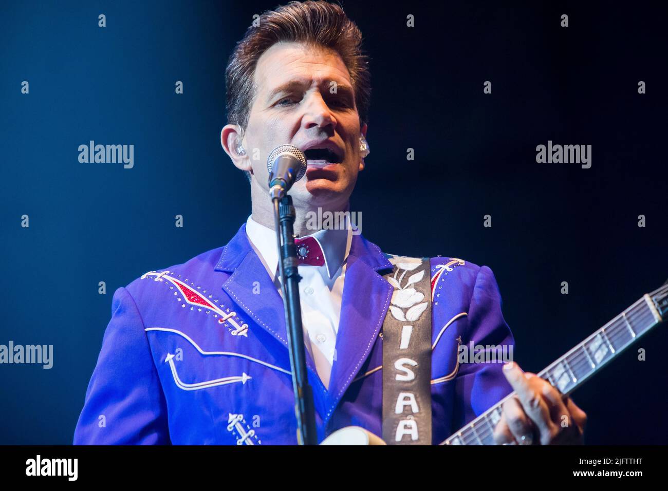 Guitarist chris isaak hi-res stock photography and images - Alamy